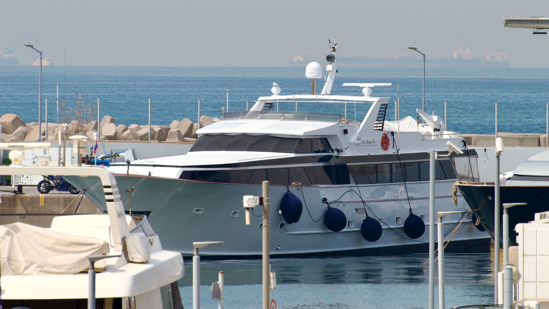La Bonne Vie yacht (Broward Marine, 36.58m, 1989)